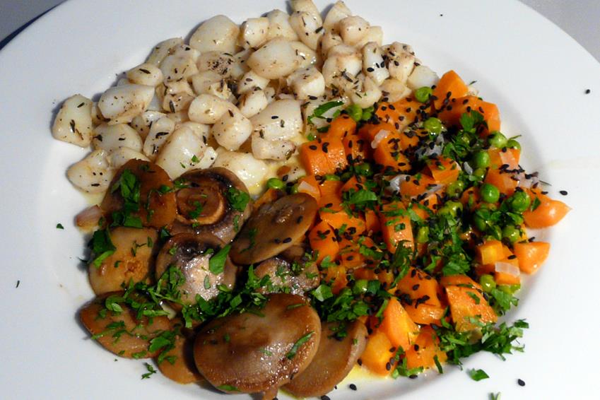 Kulinarische Welten zu Fisch- und Meeresfrucht: Marinierte Sepiawürfel ...