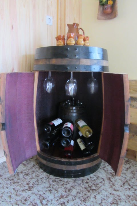MUEBLE TONEL: Ideas para decorar con toneles o barricas de vino