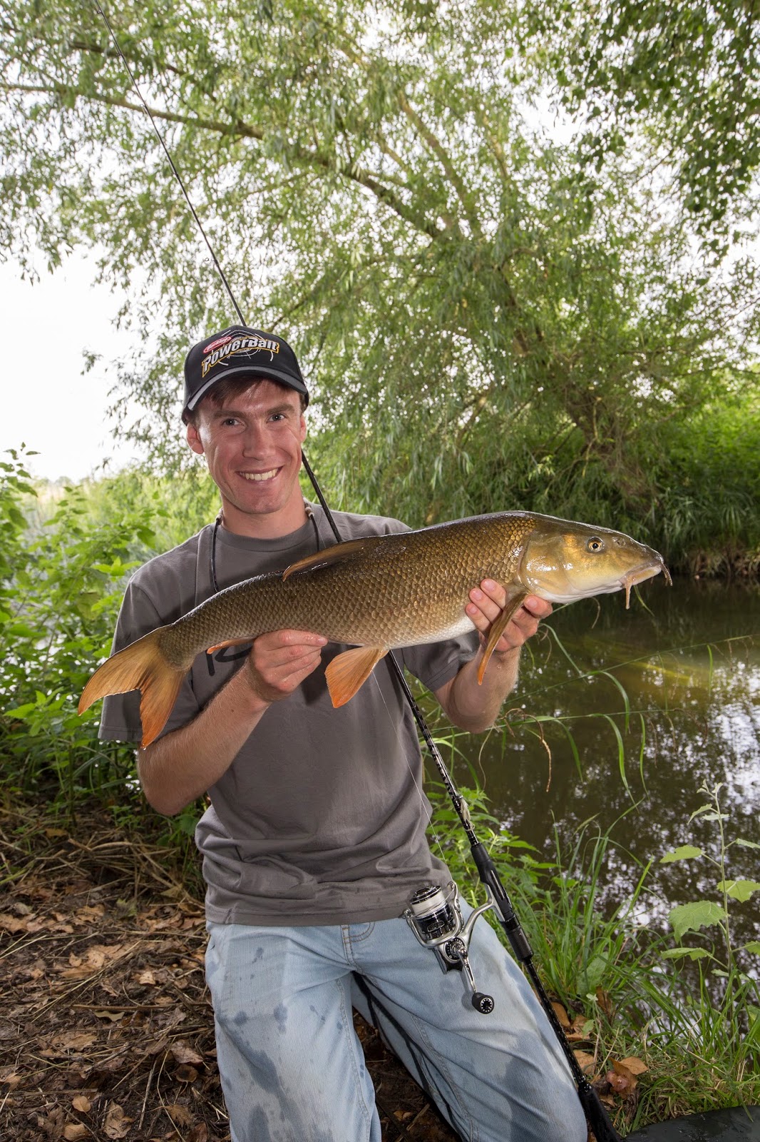 Sam Edmonds Fishing Blog: Stalking Barbel on lures