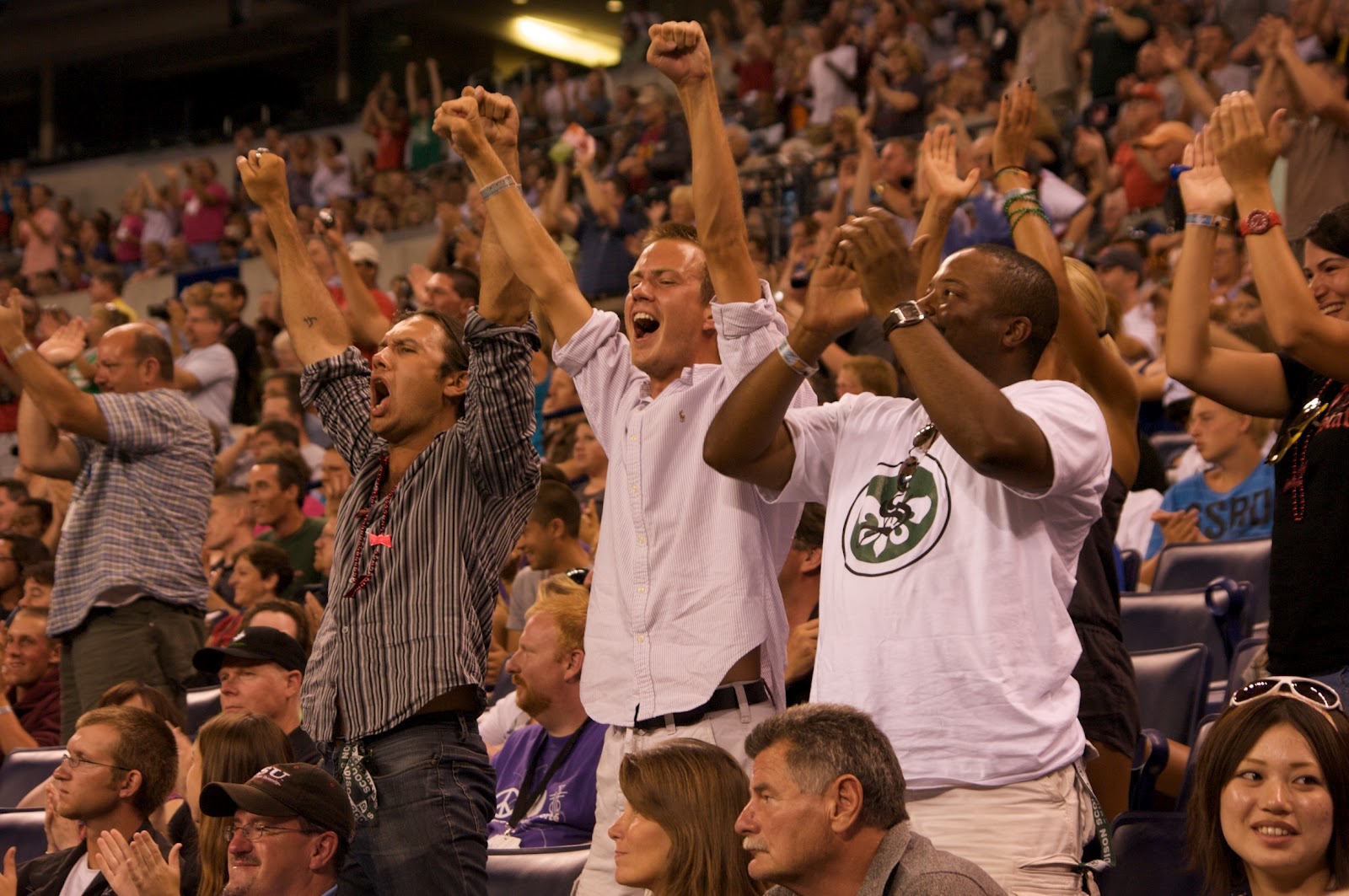 Living in the F.O.G.: And the Crowd Goes Wild! – Hebrews 12:1