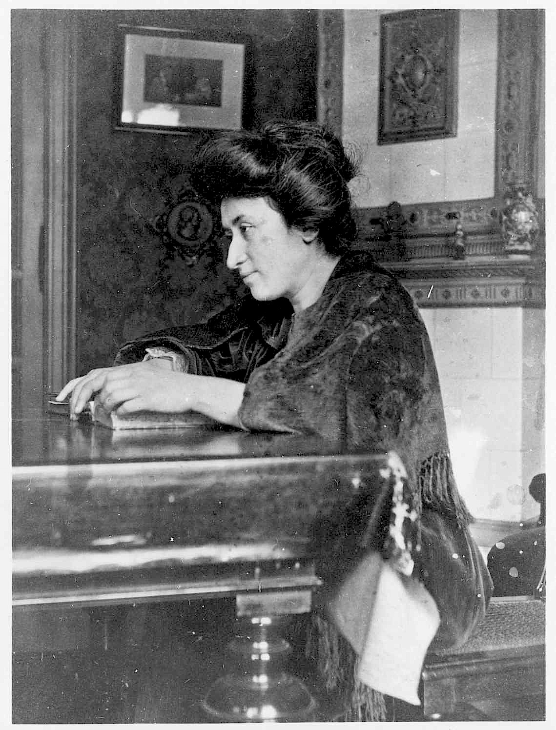 File:Rosa Lux Berlin 1907.jpg - Wikimedia Commons