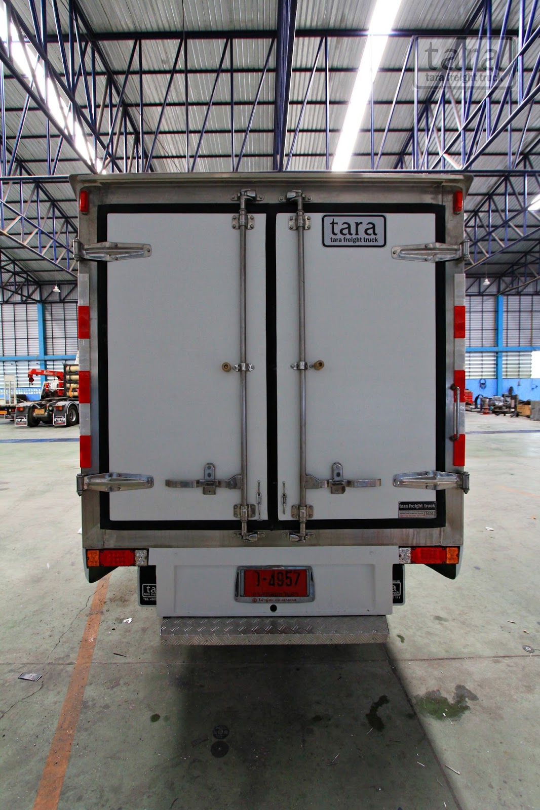 tara freight truck: รถบรรทุกสินค้าควบคุมอุณหภูมิ (ตัวถังไฟเบอร์กลาส)