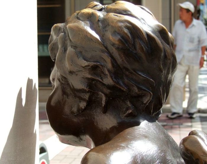 Strange Statues Around The World (99 pics)