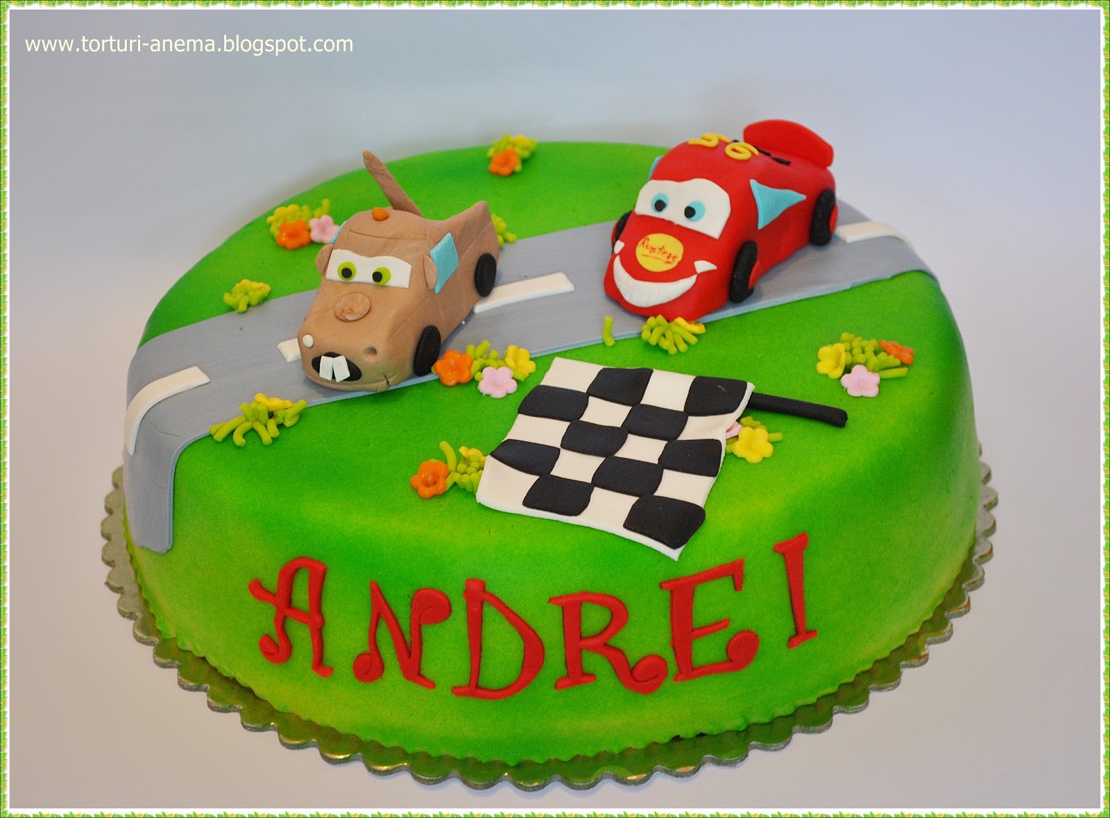 Pasiunea mea dulce...: Tort cu masinute pentru Andrei