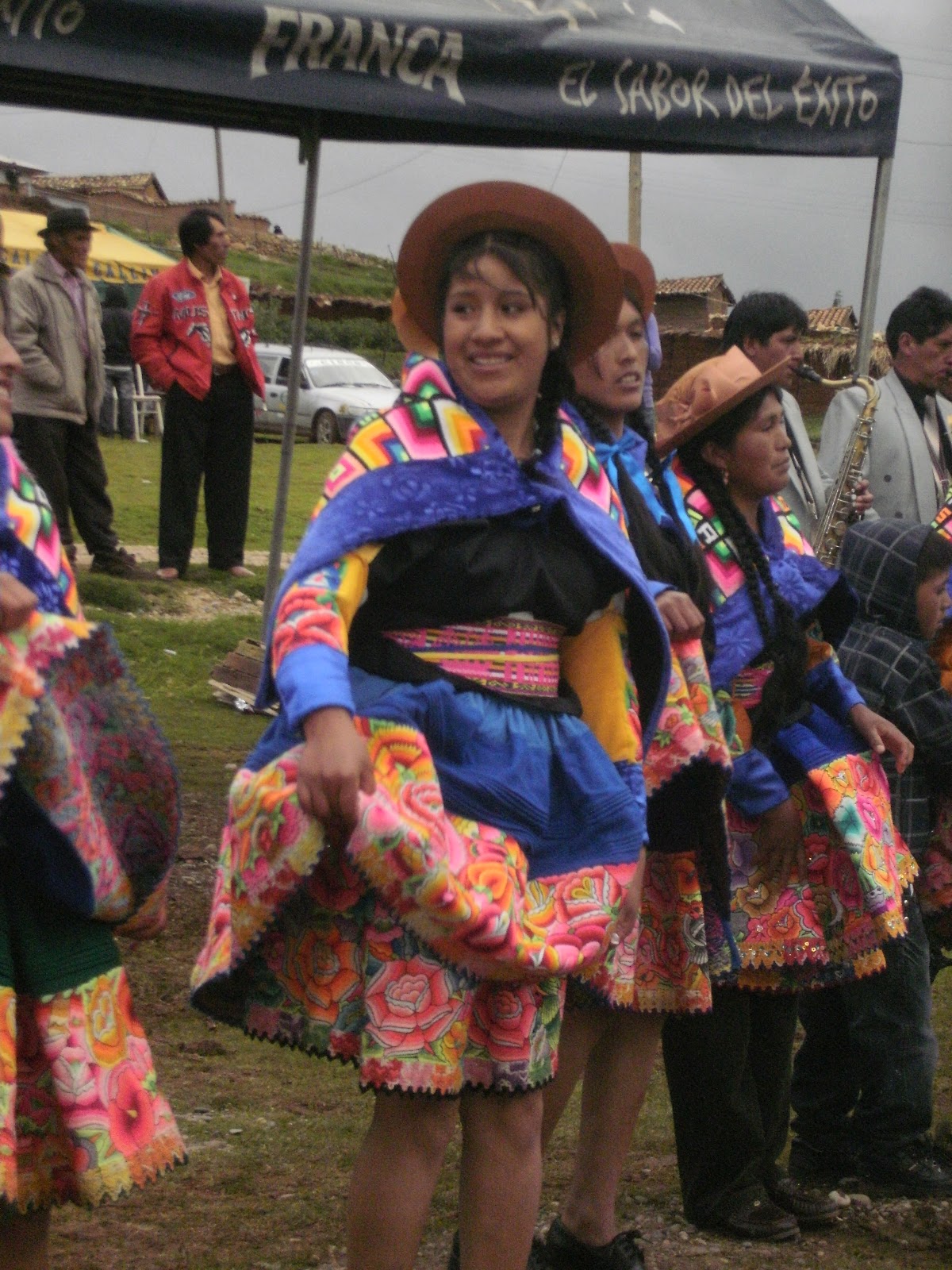 "Group 10 Noticías-Huancayo": El Huaylarsh busca ingresar a Récord ...