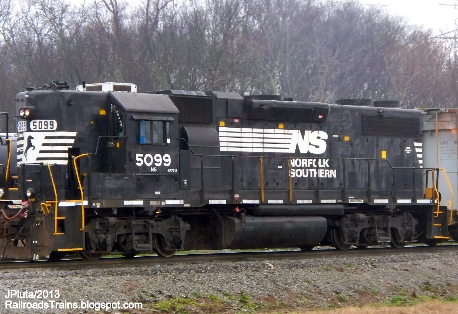 RAILROAD Freight Train Locomotive Engine EMD GE Boxcar BNSF,CSX,FEC,Norfolk Southern,UP,CN,CP ...