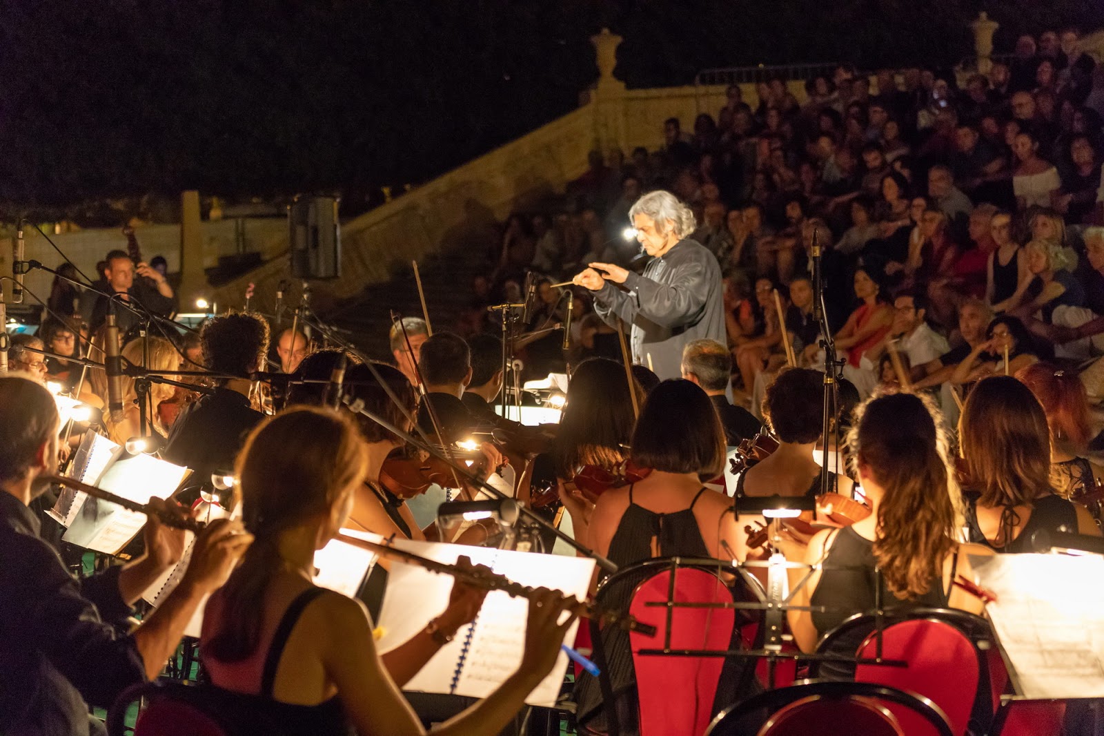 IL VENTO CHE PORTA I SUONI DEL MONDO: L’OPERA SOTTO LE STELLE A NOTO ...
