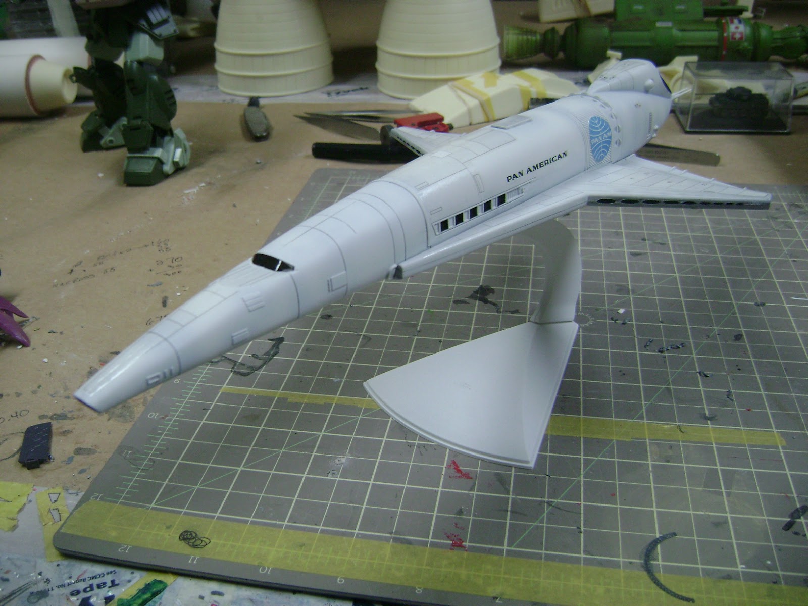 gundam/sci-fi model kit: 2001 space clipper