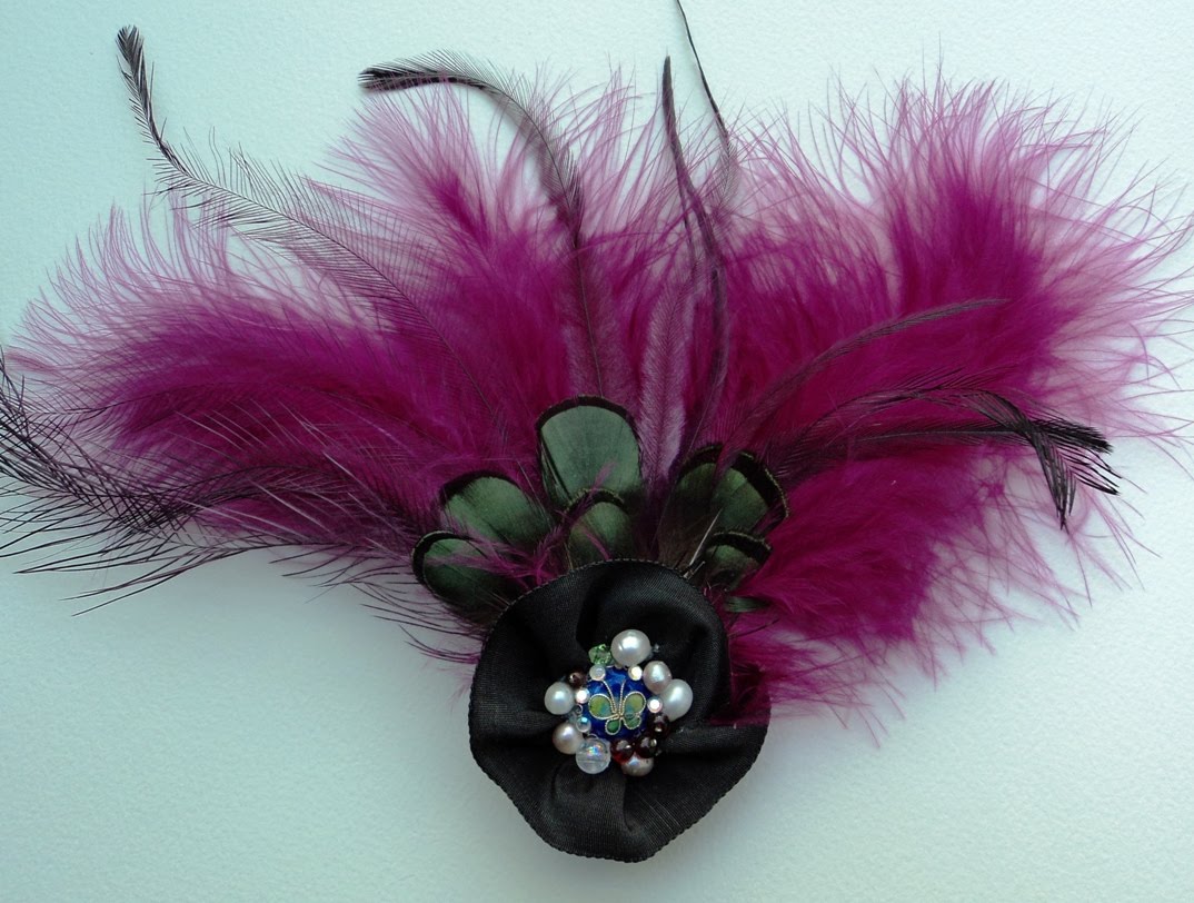 Mango Frooty: Feather brooches