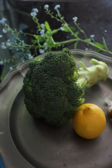 Ancient grains with broccoli and tahini sauce