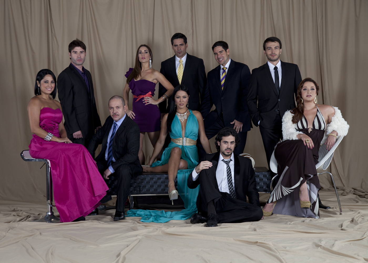 Sopotocientas fotos: Elenco de la telenovela Mi ex me tiene ganas