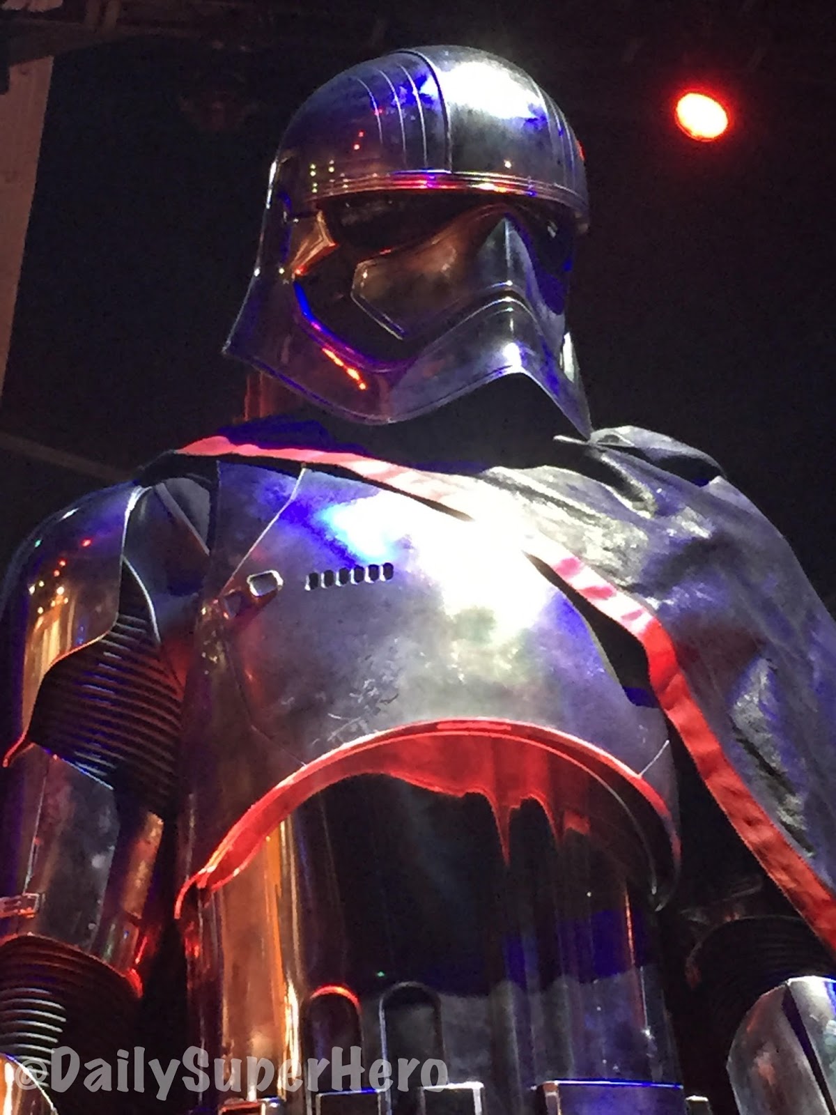 Mesmerized by Gwendoline Christie's Captain Phasma Armor in STAR WARS ...