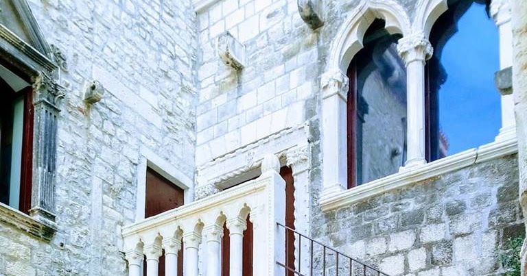 Large Papalic Palace - Split City Museum