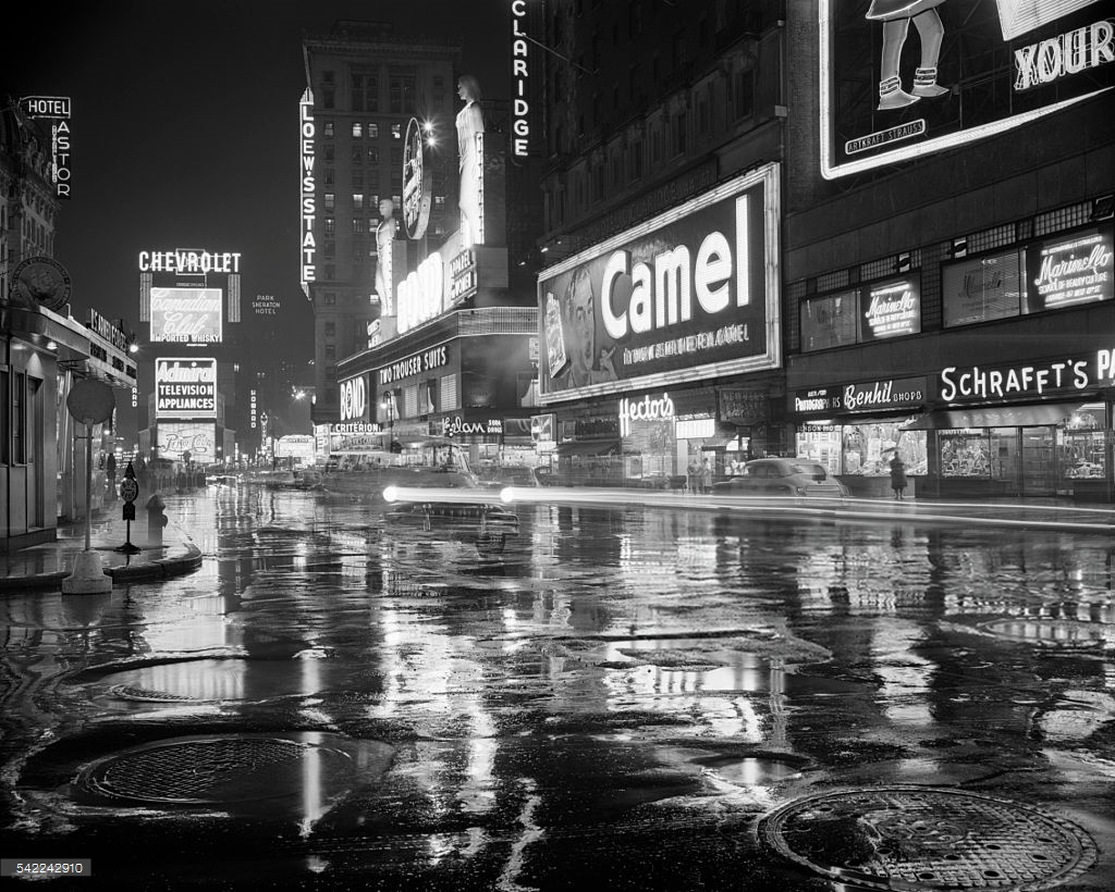 Times Square 1943, Smoking camel sign