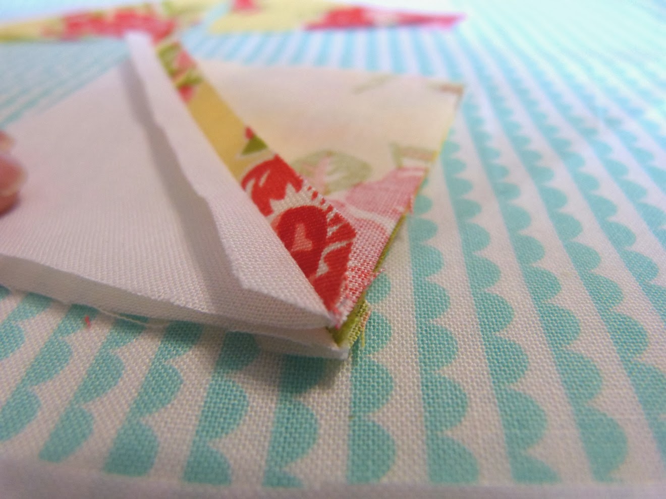 Pretty Little Quilts: Summer Beach Quilt Tutorial Part I - Fish Block
