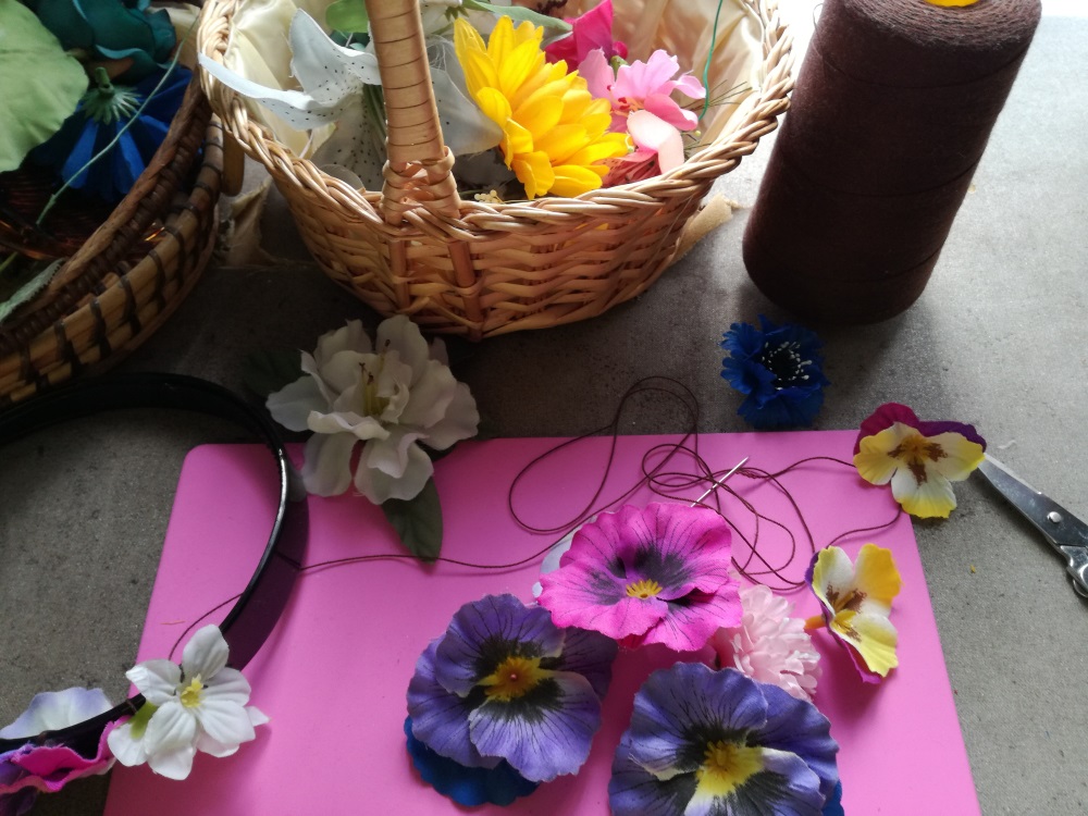 Craftrebella: DIY a Flower Headband for your next party