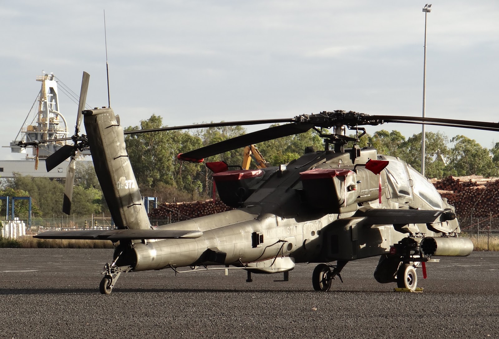 Air Queensland.blogspot: US Army Boeing AH-64 Apache and Sikorsky UH-60 ...