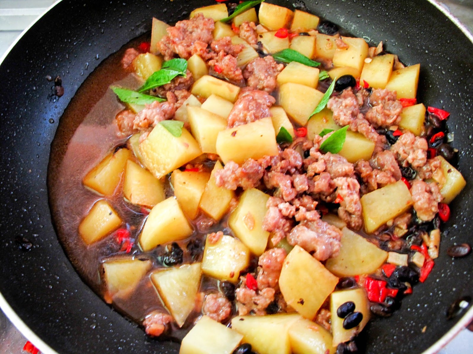 Simple Menu: Savoury Minced Lean Pork with Potatoes