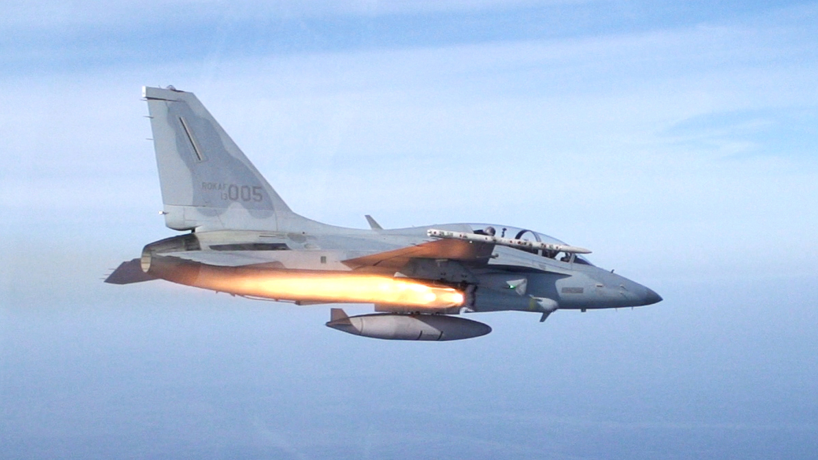 SNAFU!: FA-50 firing AGM-65G pics