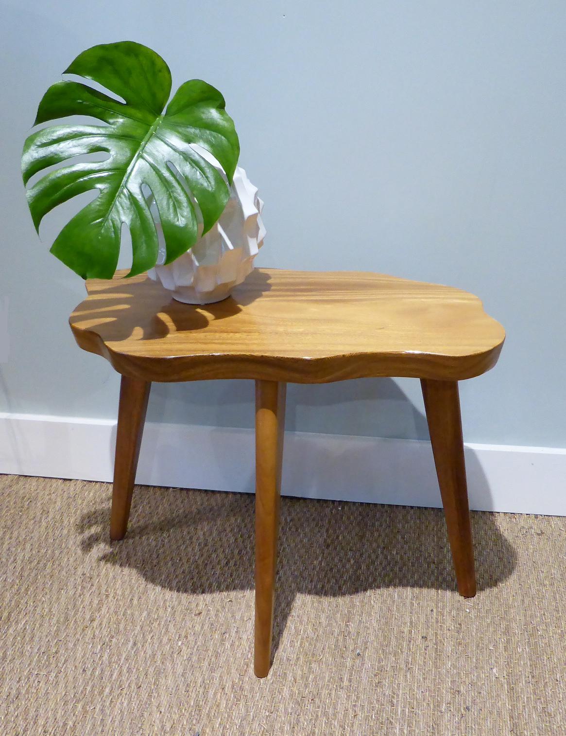 MICHAEL THOMAS : Woods of Hawaii Monkey-Pod-Wood Table