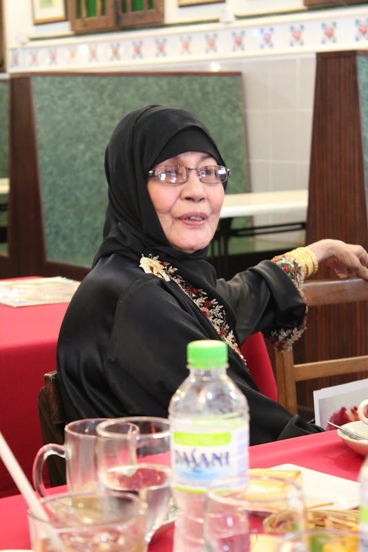 IPOH STATION ANTIQUE CAFE: NENG YATIMAH & HASHIMAH YON