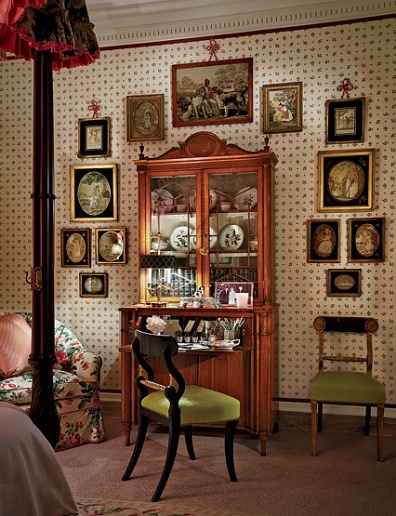 Eye For Design: Decorating With Salon Walls.....French Art Gallery Style