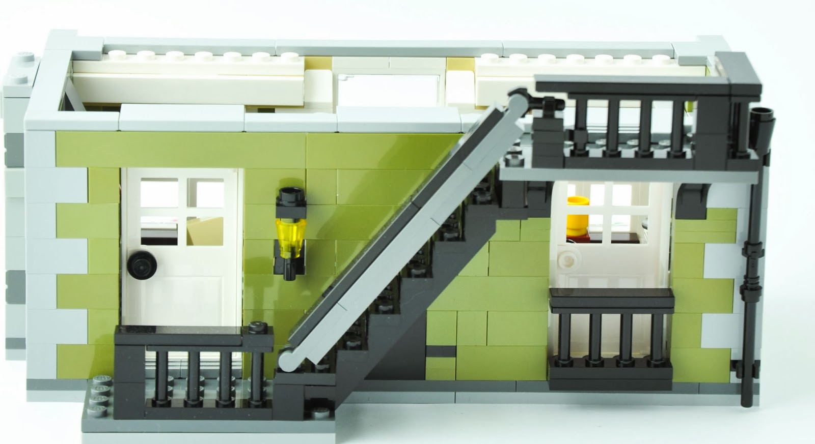 Oz Brick Nation: LEGO Creator 10243: Parisian Restaurant Review.