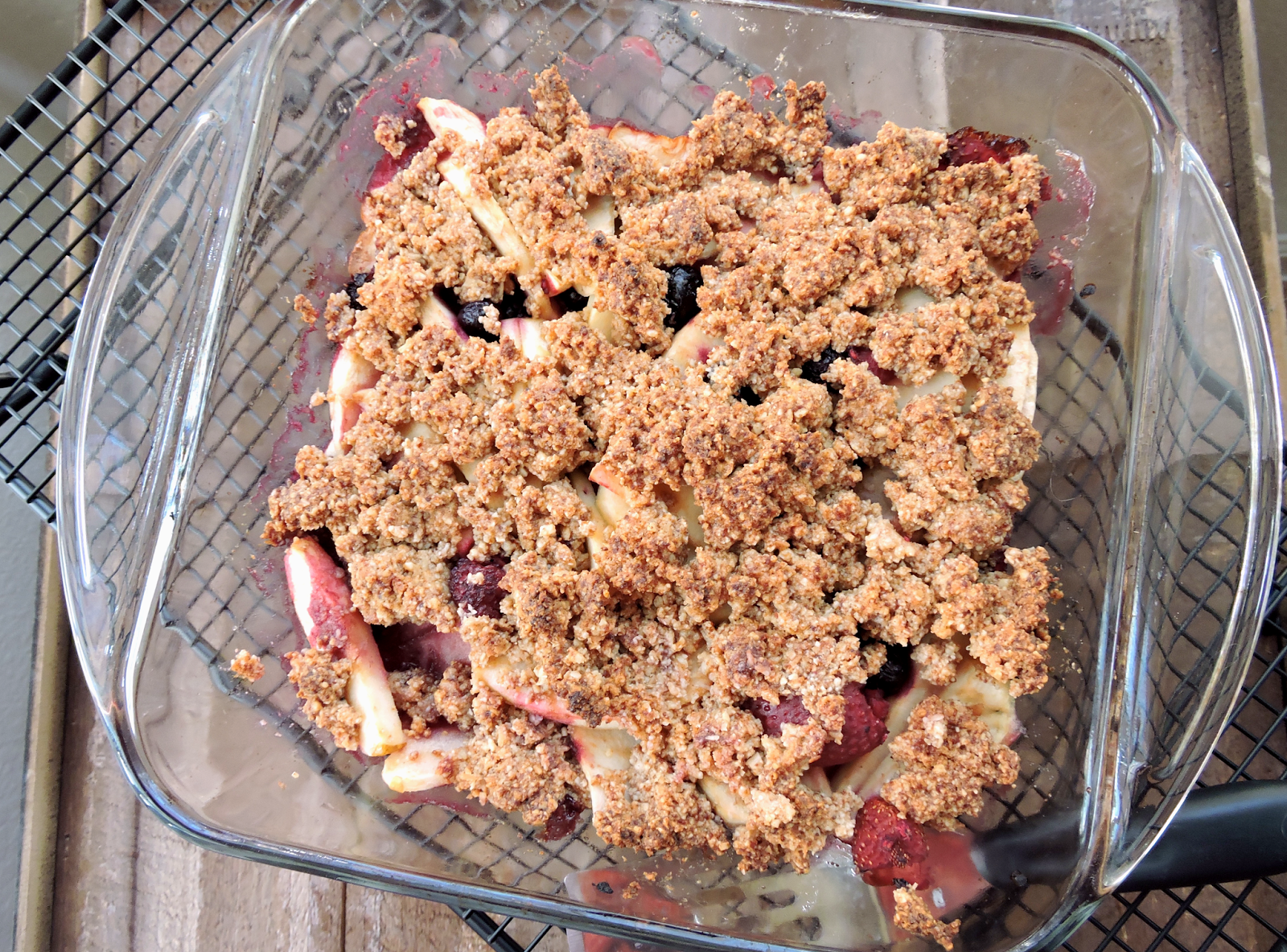 Apple Berry Crumble | PALEO – Just Jessie B
