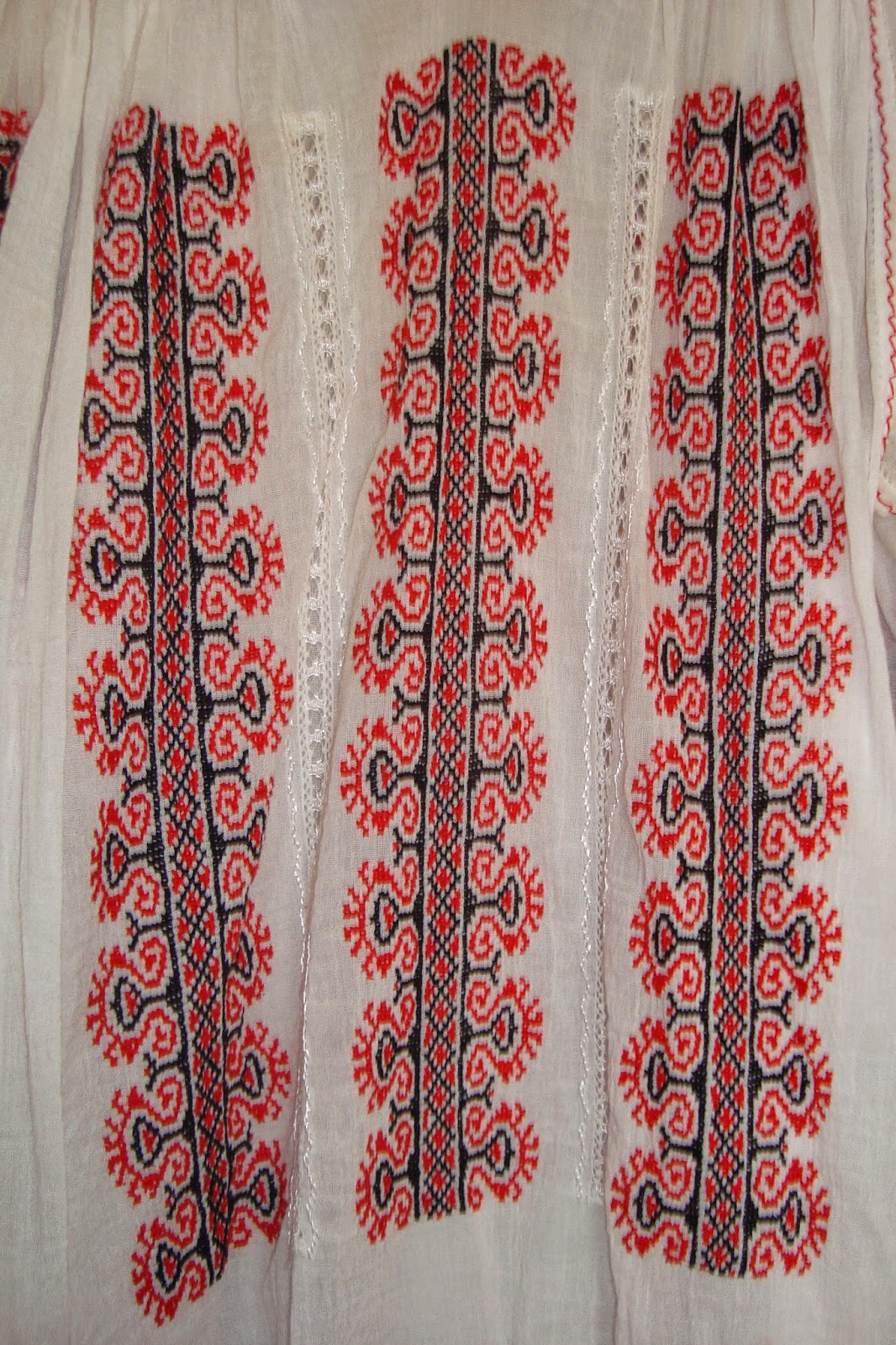 Cu Suflet: Ia, istorie, cultura si traditie romaneasca