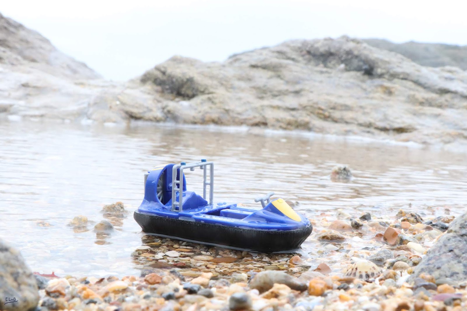 L’hovercraft de Siku, la police amphibie - Mininches