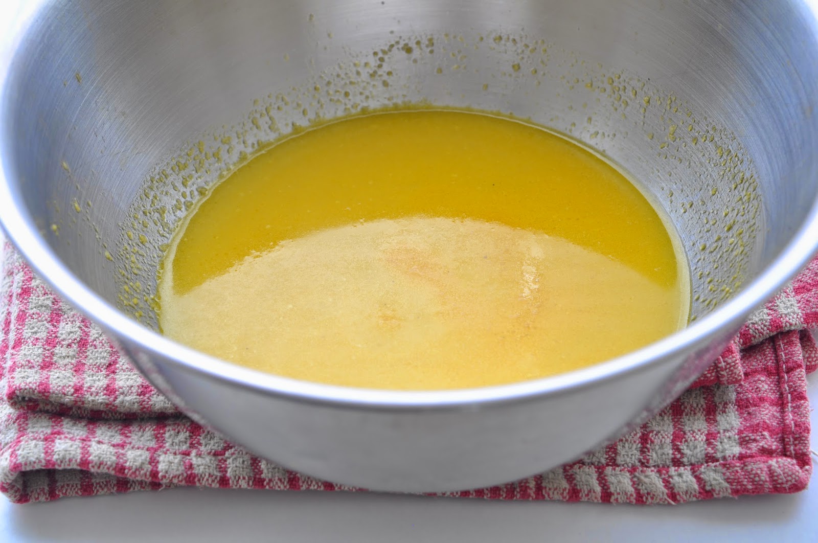 Simple Food: Fillet of Salmon with Yellow Pepper and Celery Jus