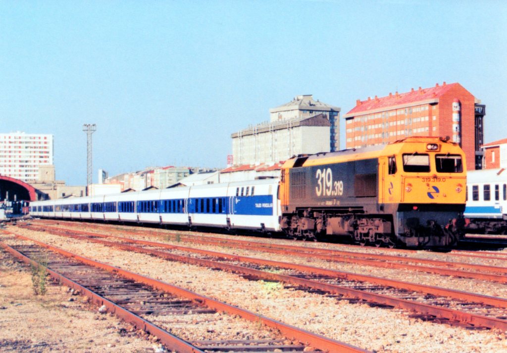 Rails sense fronteres: Locomotores dièsel, sèrie 319.3 de Renfe