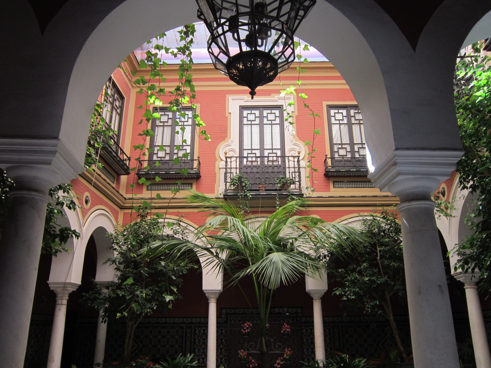 SEVILLA, VIDA Y LEYENDA: PATIOS SEVILLANOS
