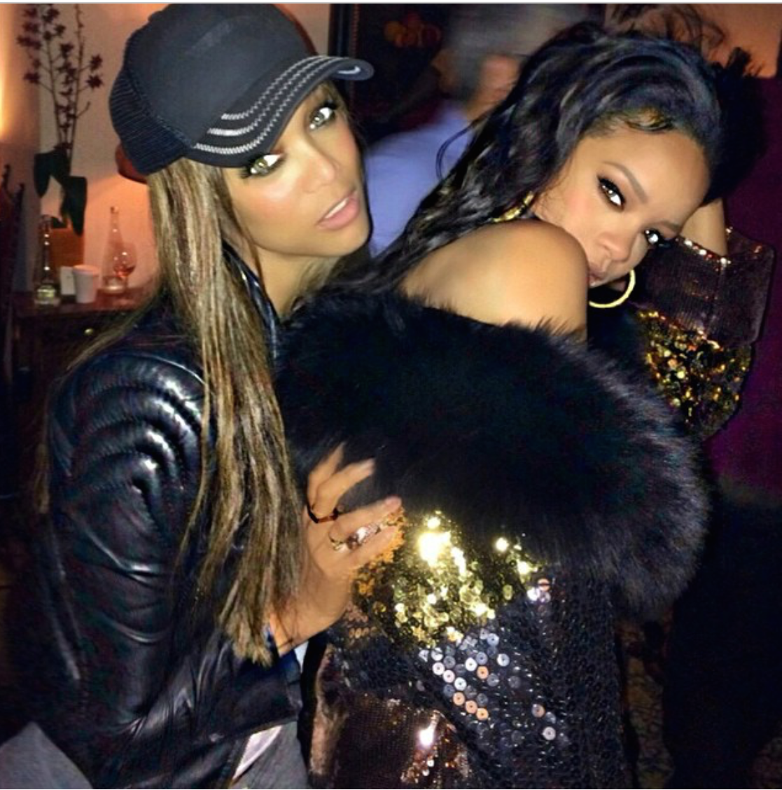 Rihanna poses it up with supermodel Tyra Banks... - ~ * Toya'z World