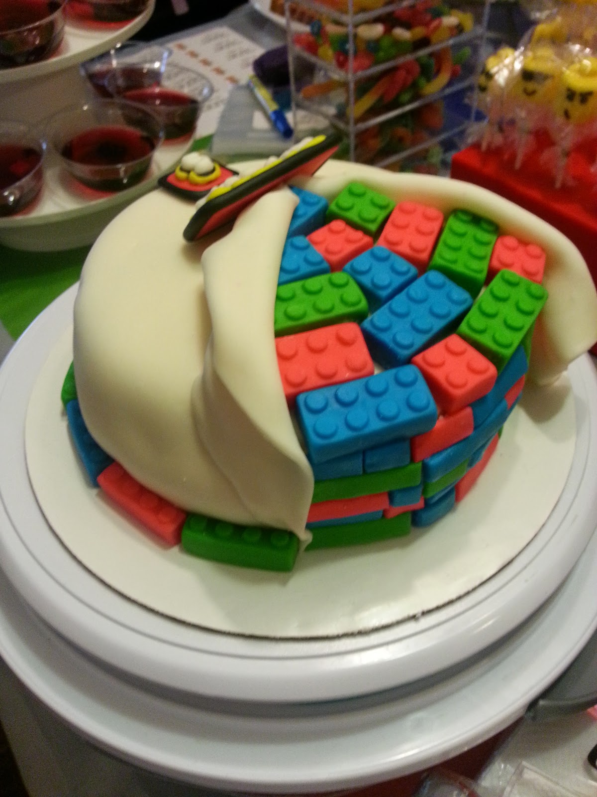 [Swaggy Simple Cakes]: Lego Marshmallow Pops, Lego Cookies and Lego Cake