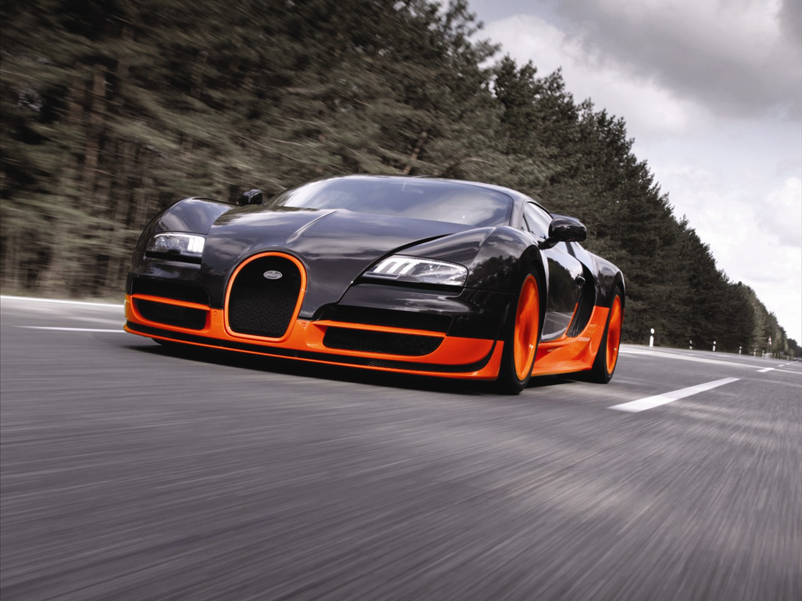 Gambar Transportasi : Mobil Bugatti Veyron 16.4 Super Sport