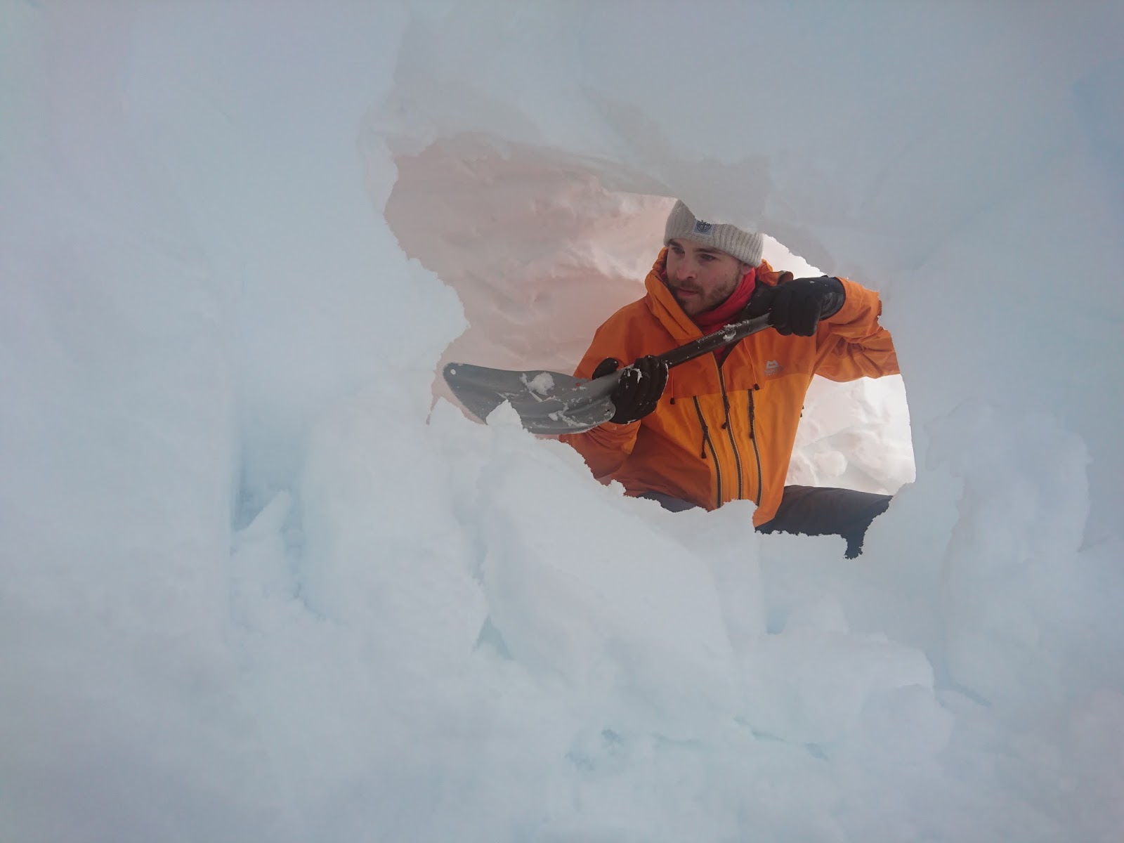 TARMACHAN MOUNTAINEERING: SNOW SHELTERS, ANCHORS & SNOWMELT