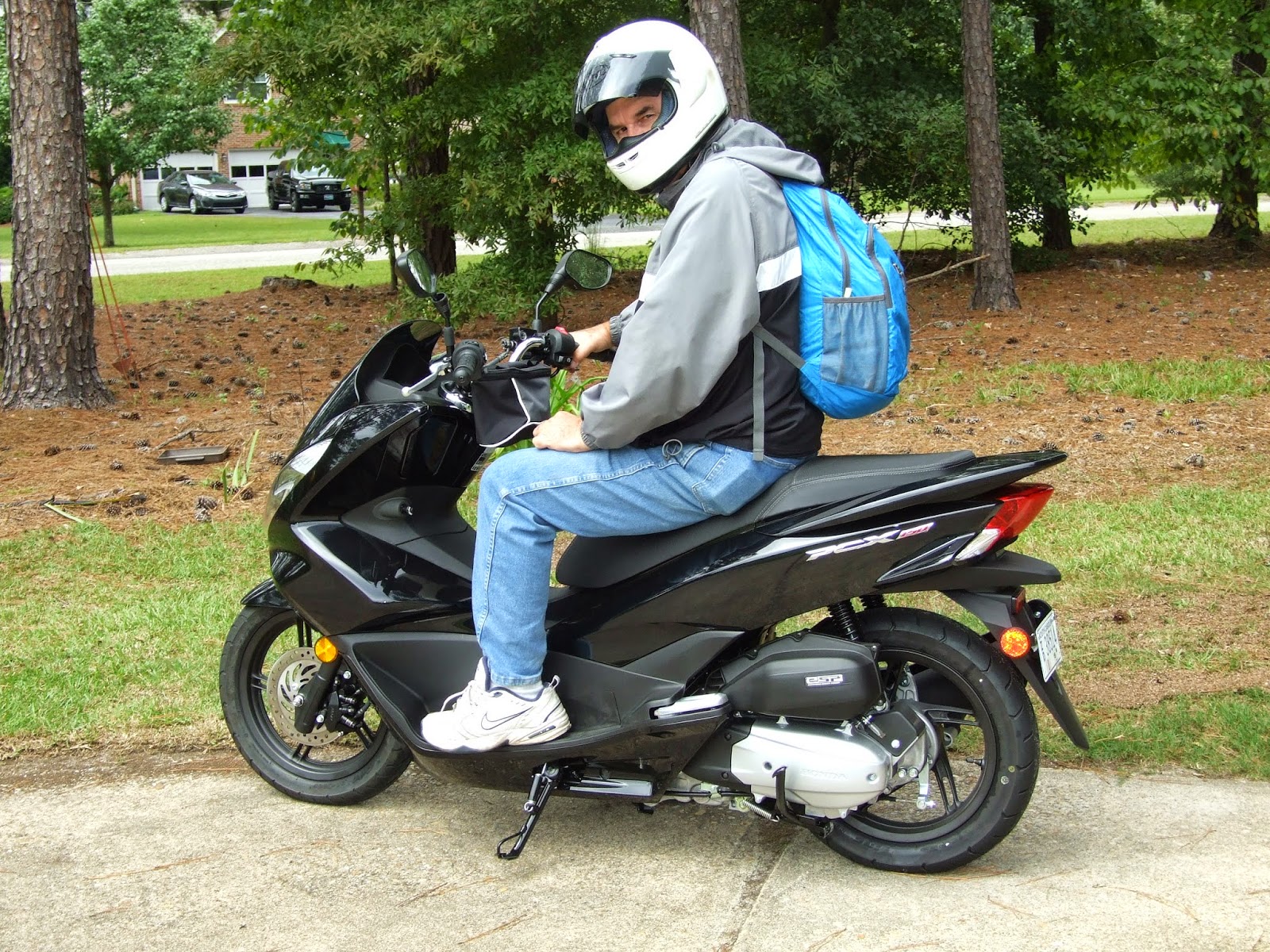 Johnny's Stuff: 2015 Honda PCX150 Handlebar Bag and Hikpro Backpack