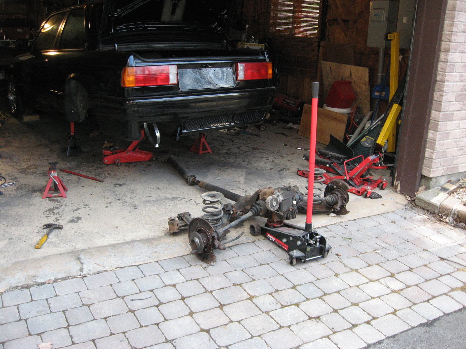 MY PROJECT 1987 BMW 325IS (E30): Subframe is down..... and my dad's help..