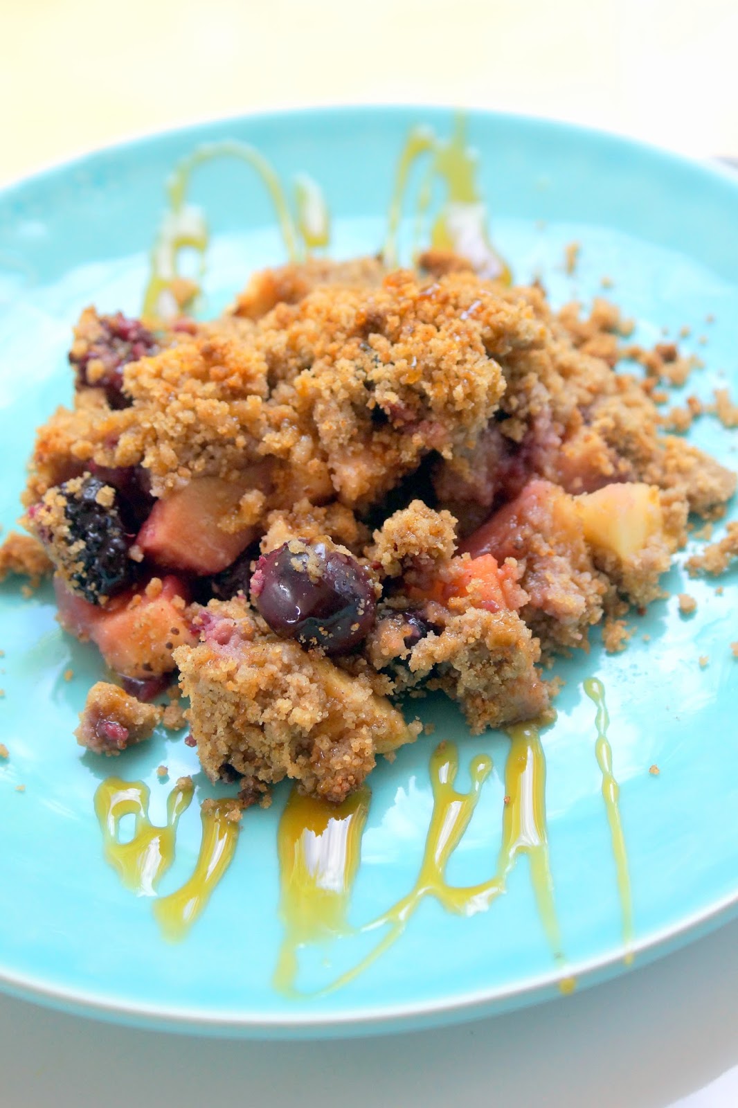 Bienvenue chez Spicy: Crumble aux fruits rouges et à la pomme (ig bas)
