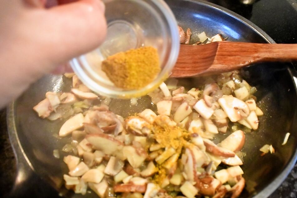 Recipes for Tom: Karifurawaa to masshuruumu no karee pan / curried ...