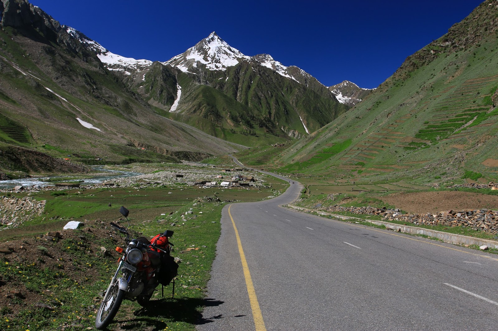 Salman Rashid: Over the Babusar Pass