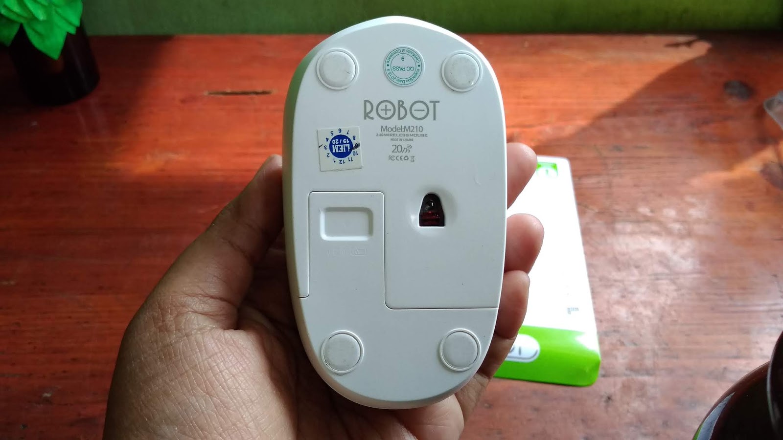Review Mouse Wireless Robot M210