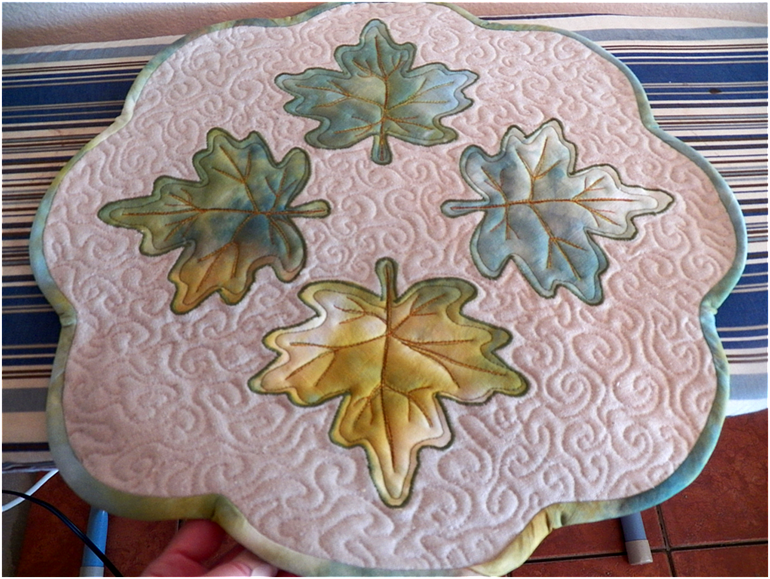 Art Threads: Wednesday Sewing - Summer Leaf Table Mat