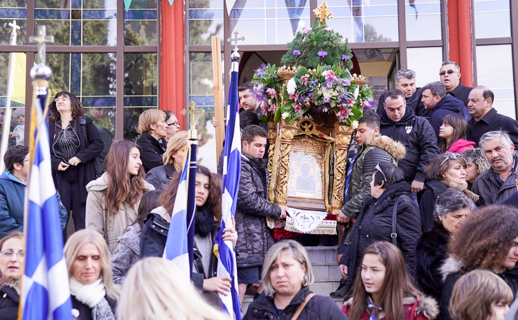 Με ιδιαίτερη λαμπρότητα υποδέχτηκαν την εικόνα της Παναγίας Σουμελά στο ...