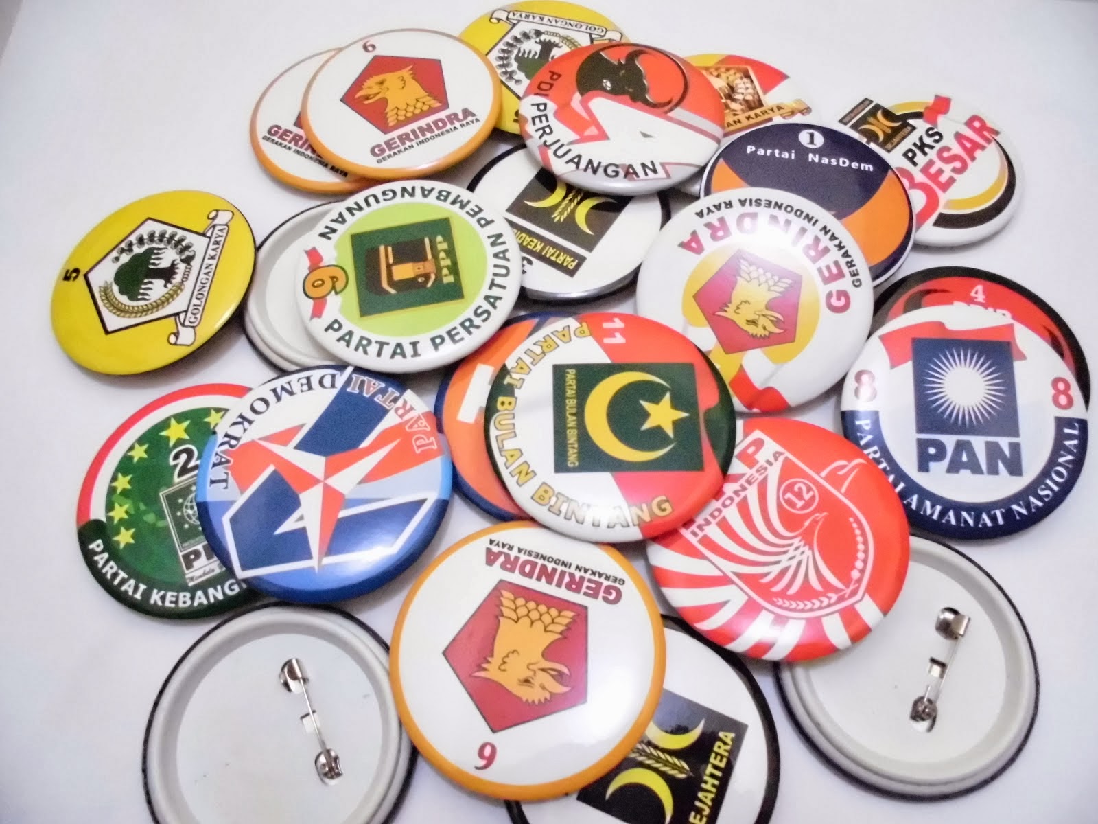 Cetak Souvenir Promosi, Printing dan Percetakan: PIN / BROS