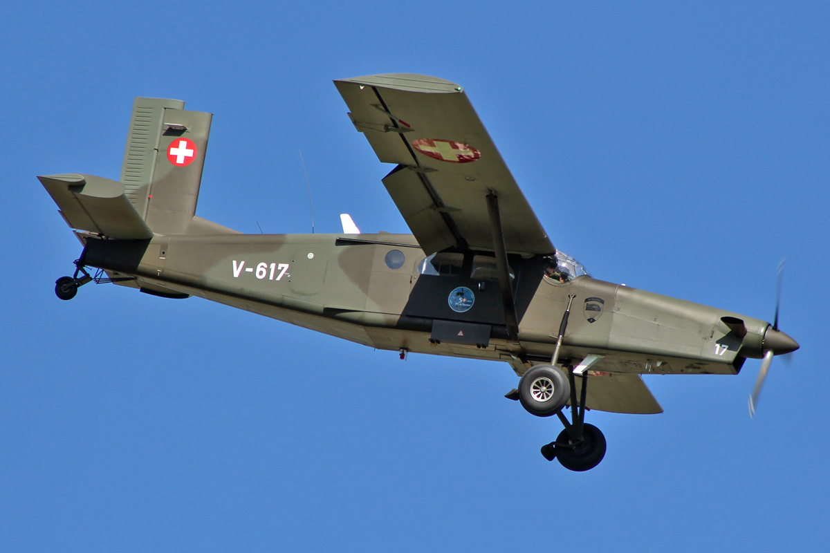 Eastwings: Pilatus PC-6 B2-H2M-1 Turbo Porter * Swiss Air Force * V-617