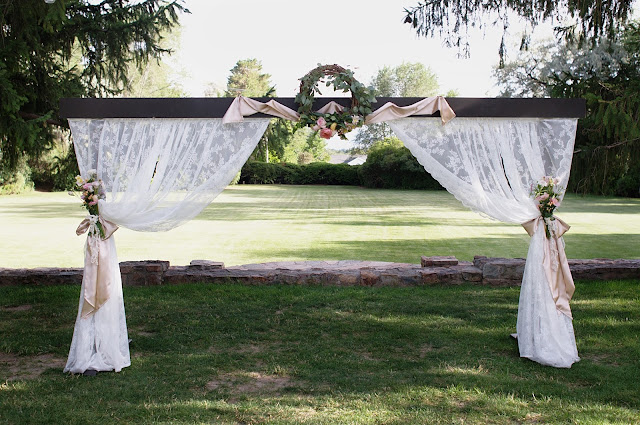 Bonnie's blog: {Wedding back drop}