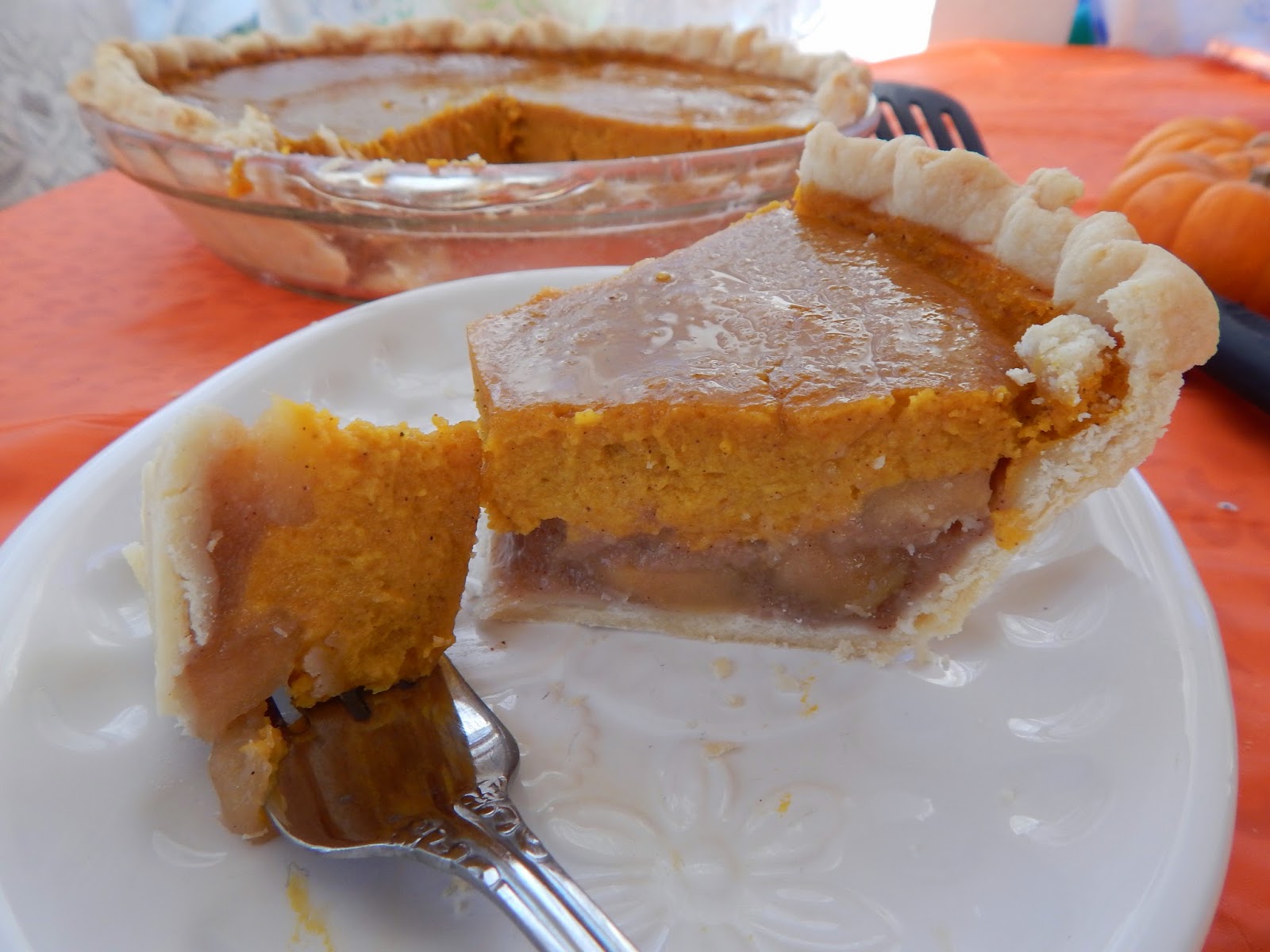 MorningNooNight: Caramel Apple Pumpkin Pie