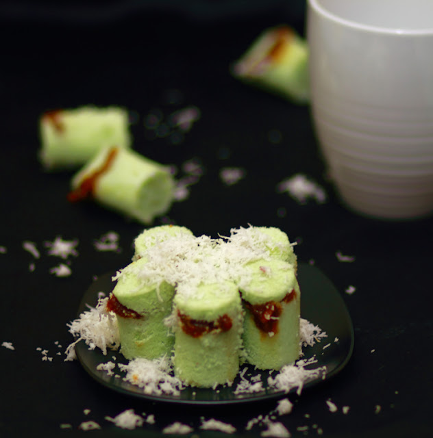 Kue Putu [Indonesian Putu Bamboo Cake] - endyDaniel